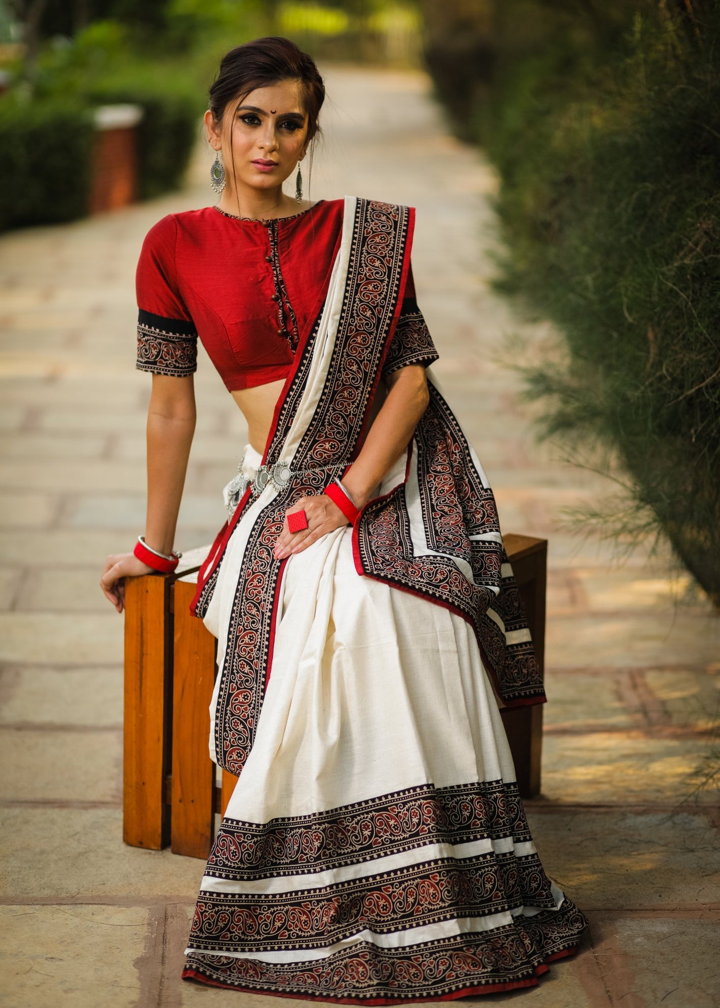 Off white flex cotton saree with Ajrakh combination – Sujatra